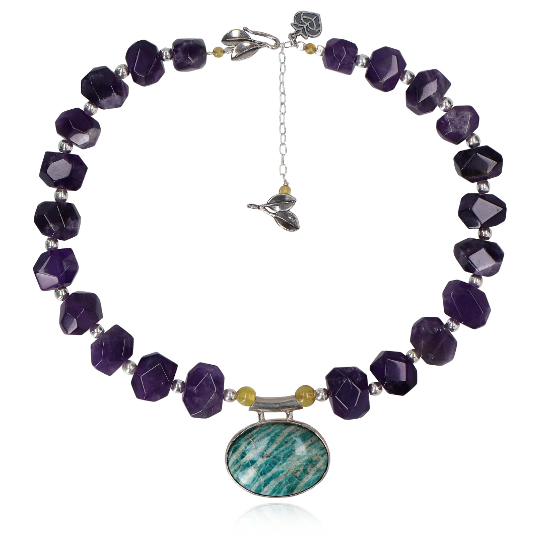 Lo más nuevo – Flora María