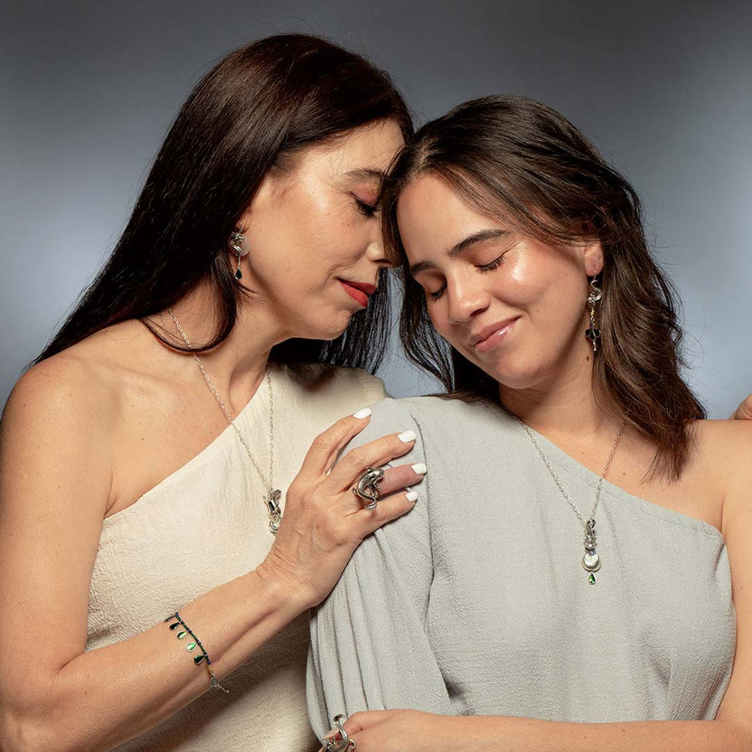 Lo más nuevo – Flora María